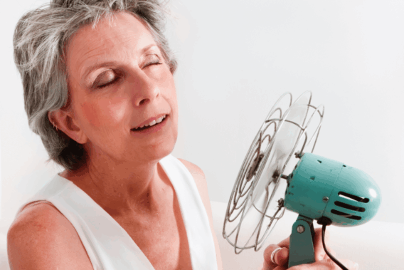 Rachel gets persistent hot flushes during menopause - MenoMe®