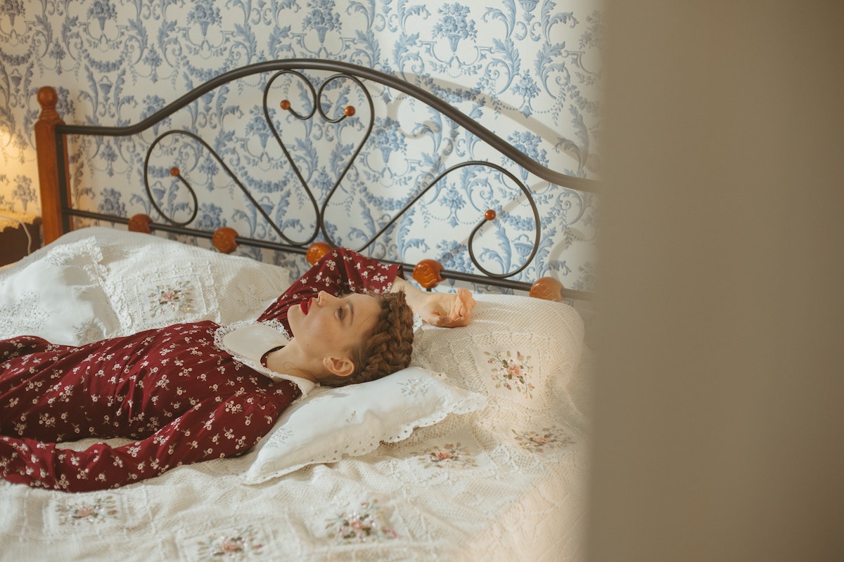 12 Signs of Menopause Anxiety And Depression (+ What Helps)